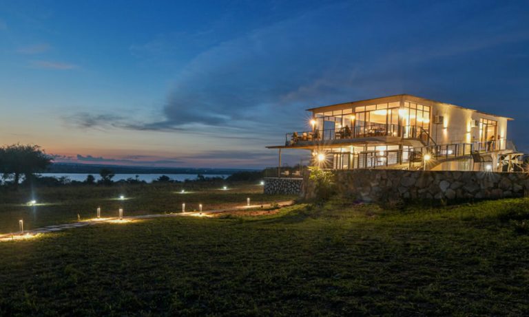 Pakuba Safari Lodge - Gorilla Trekking and Tours